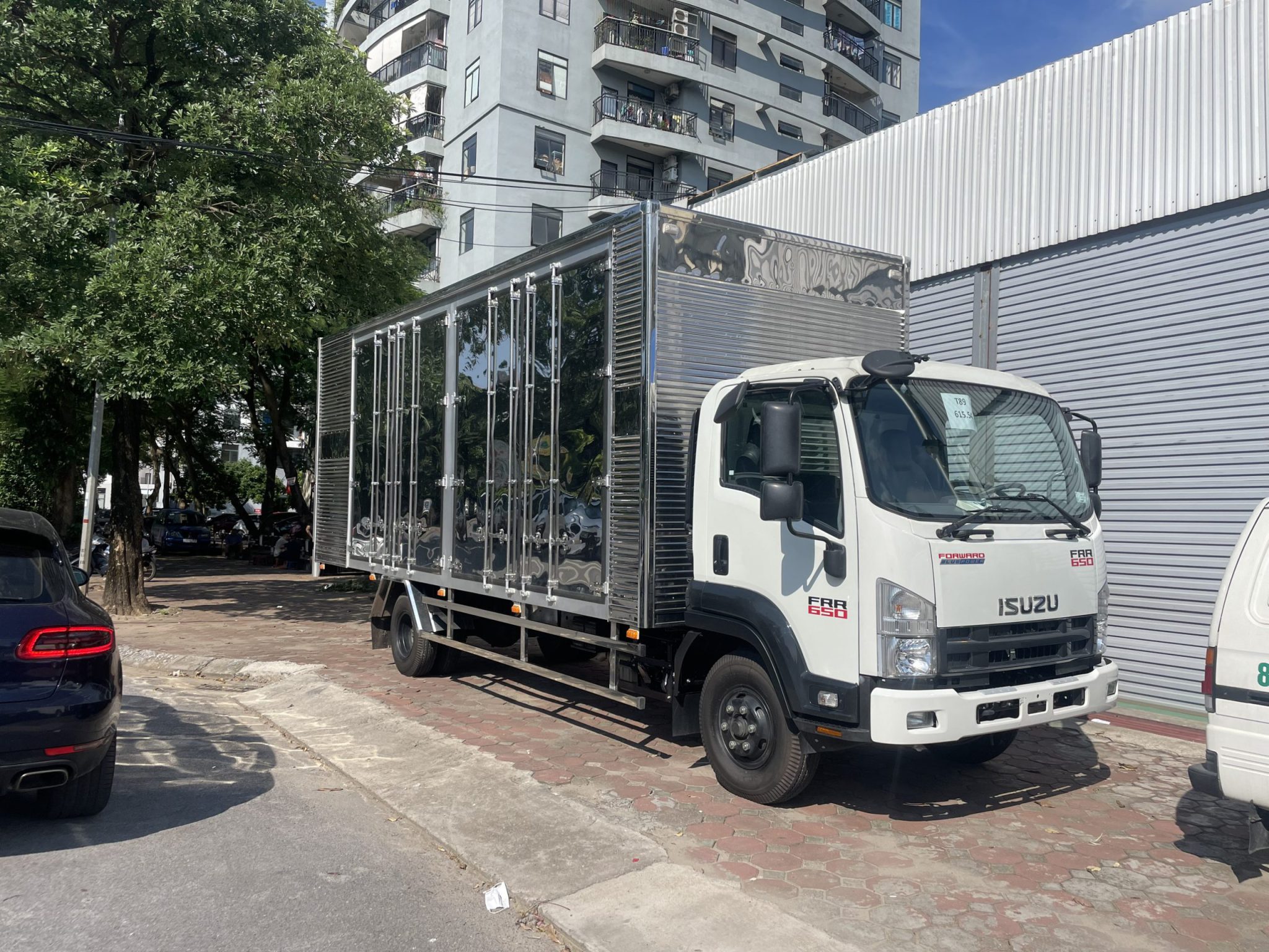 ISUZU FRR650 THÙNG KÍN PALLET XE TẢI 6 TẤN DÀI 6M7 - ISUZU Xe Tải